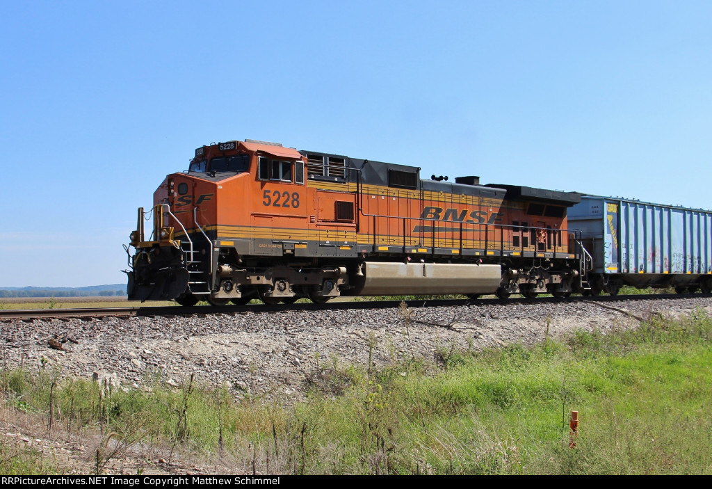 BNSF 5228 - DPU